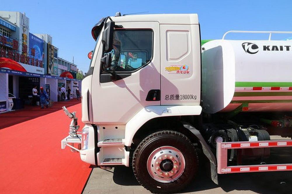 New Developed Sprinkler Truck Based On CHENGLONG M3 - Company News ...
