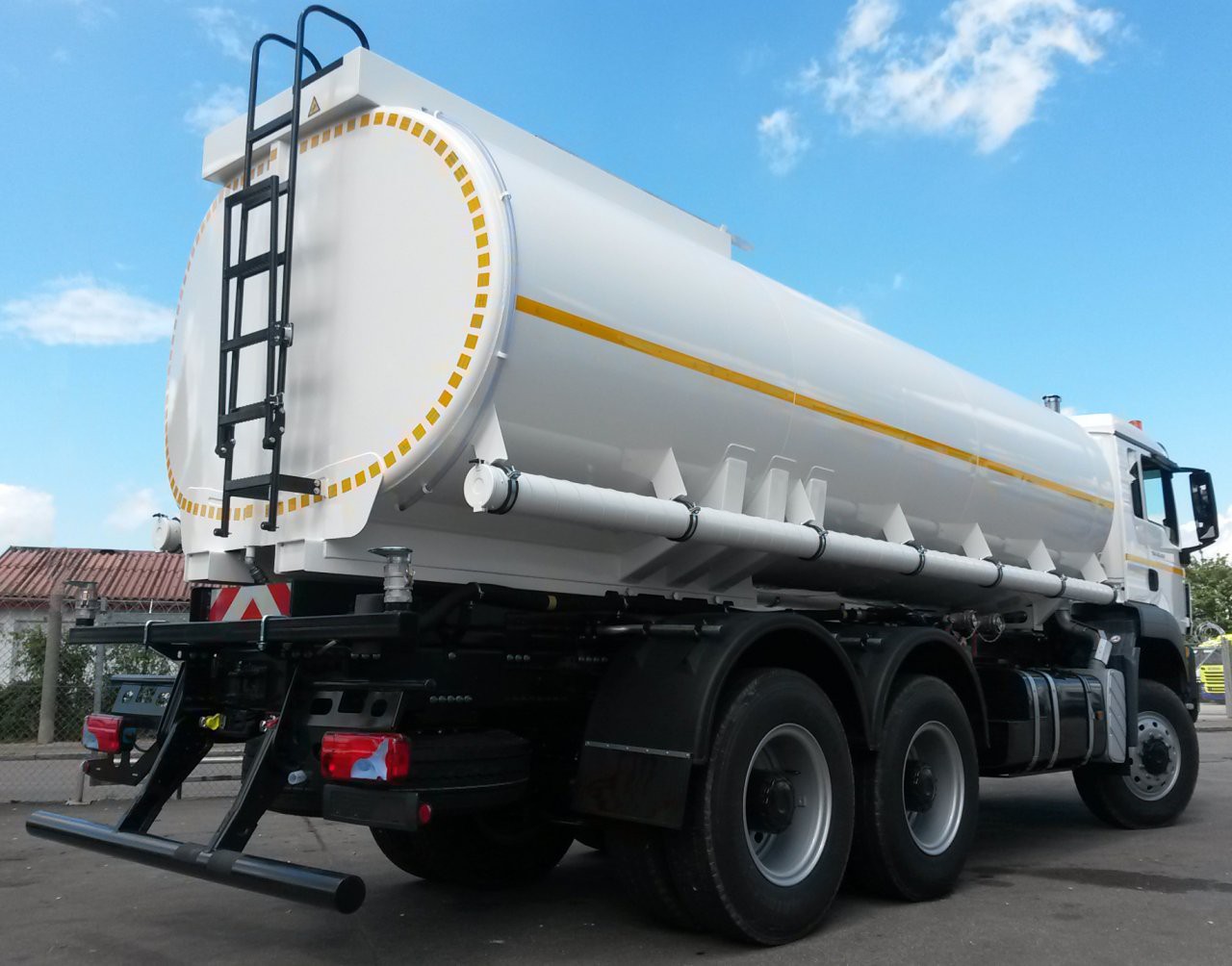 The Ultimate Guide to Water Tank Trucks Functions, Features, and ...