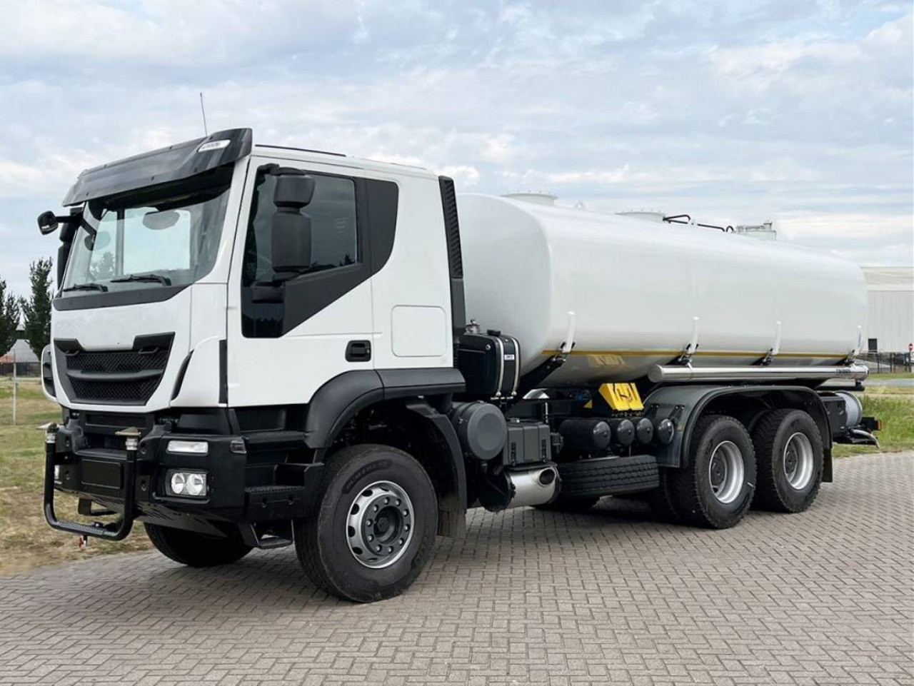 The Ultimate Guide to Water Tank Trucks Functions, Features, and ...