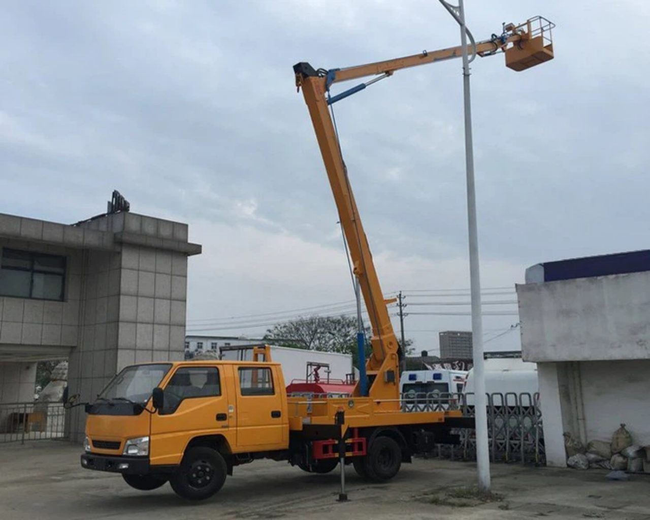 Enhancing Efficiency with Articulated Bucket Trucks in Construction ...