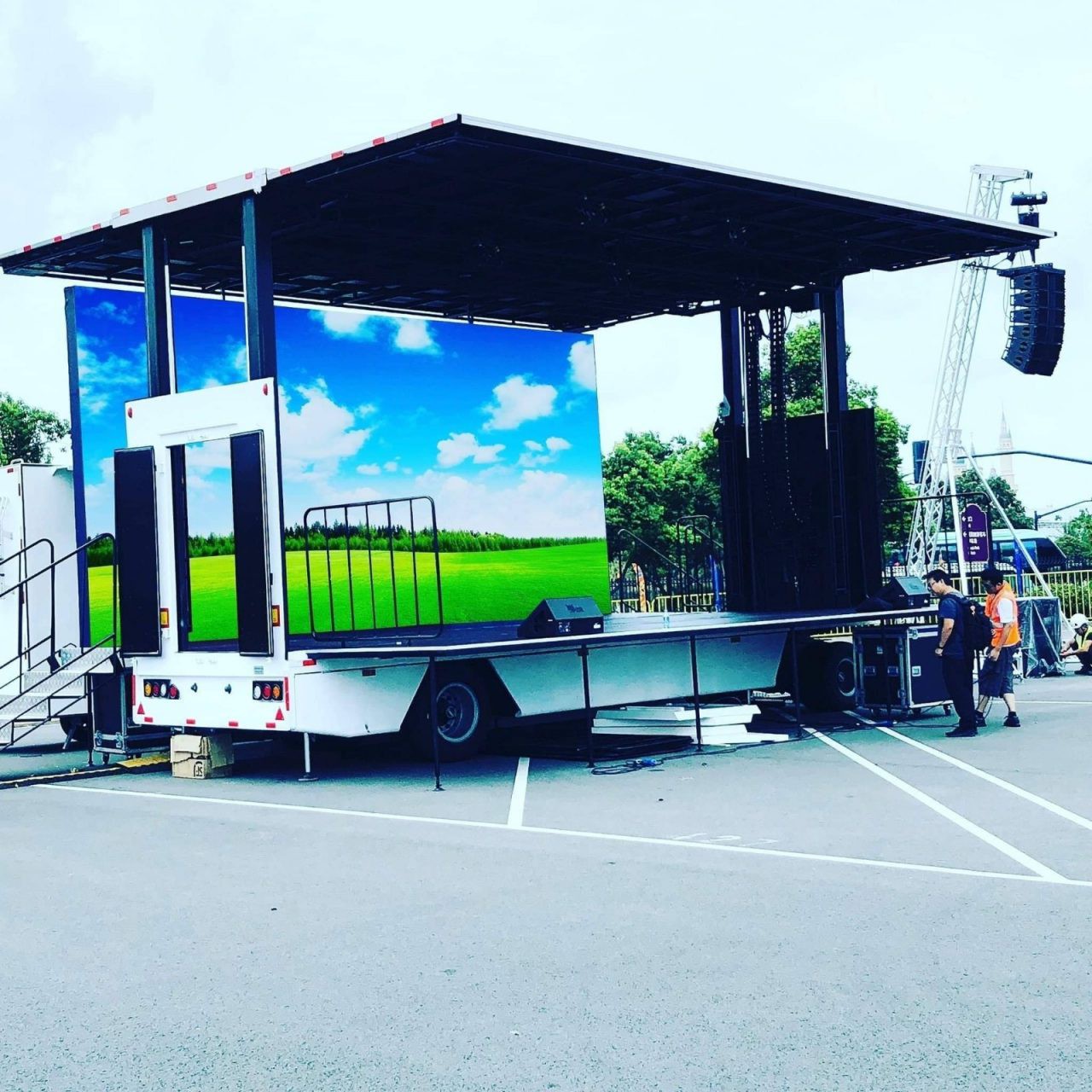 On-the-Road Entertainment: Unveiling the Potential of Mobile Stage ...