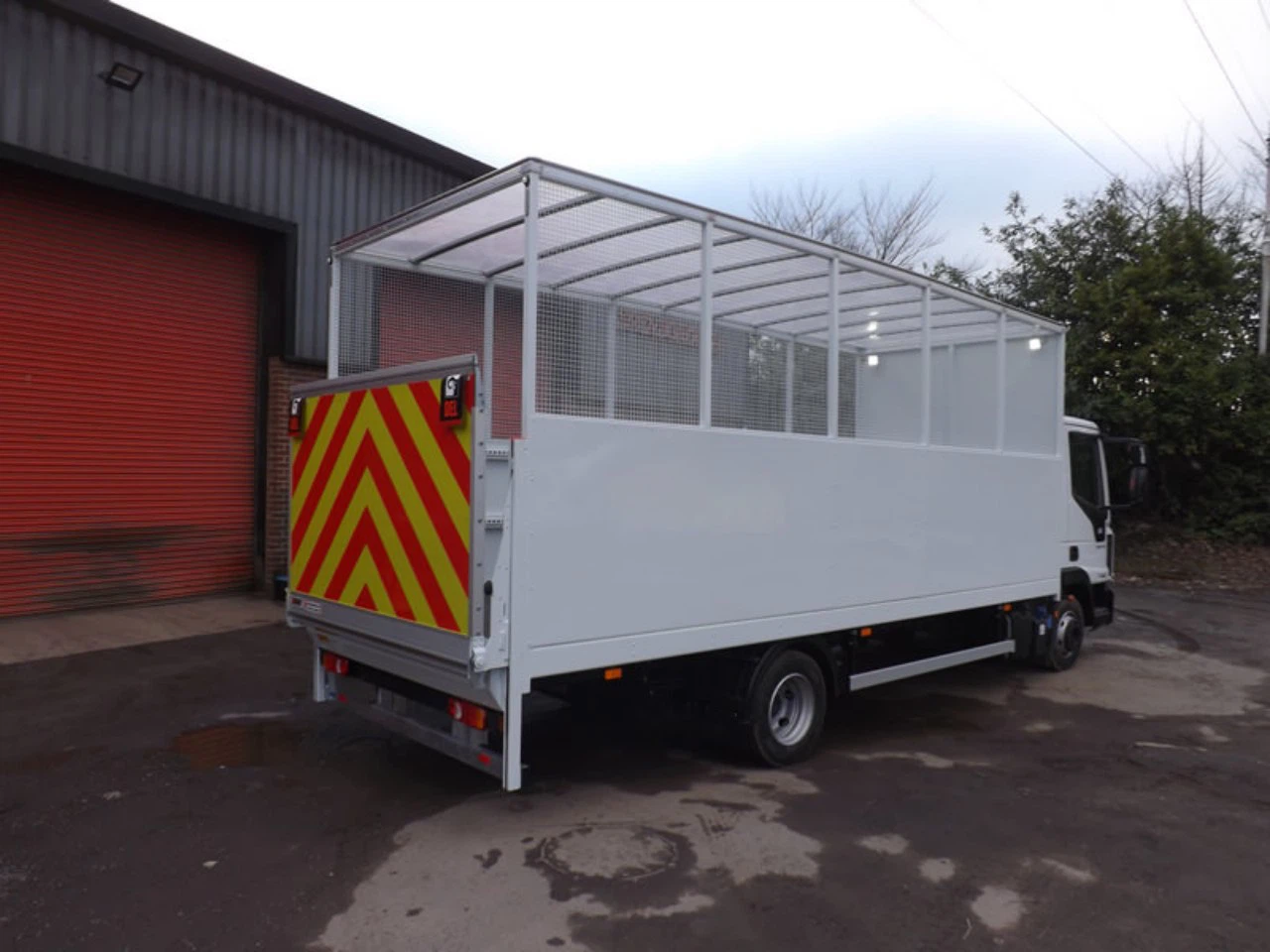 Caged Box Trucks: Secure and Adaptable Transportation Solutions - Knowledge