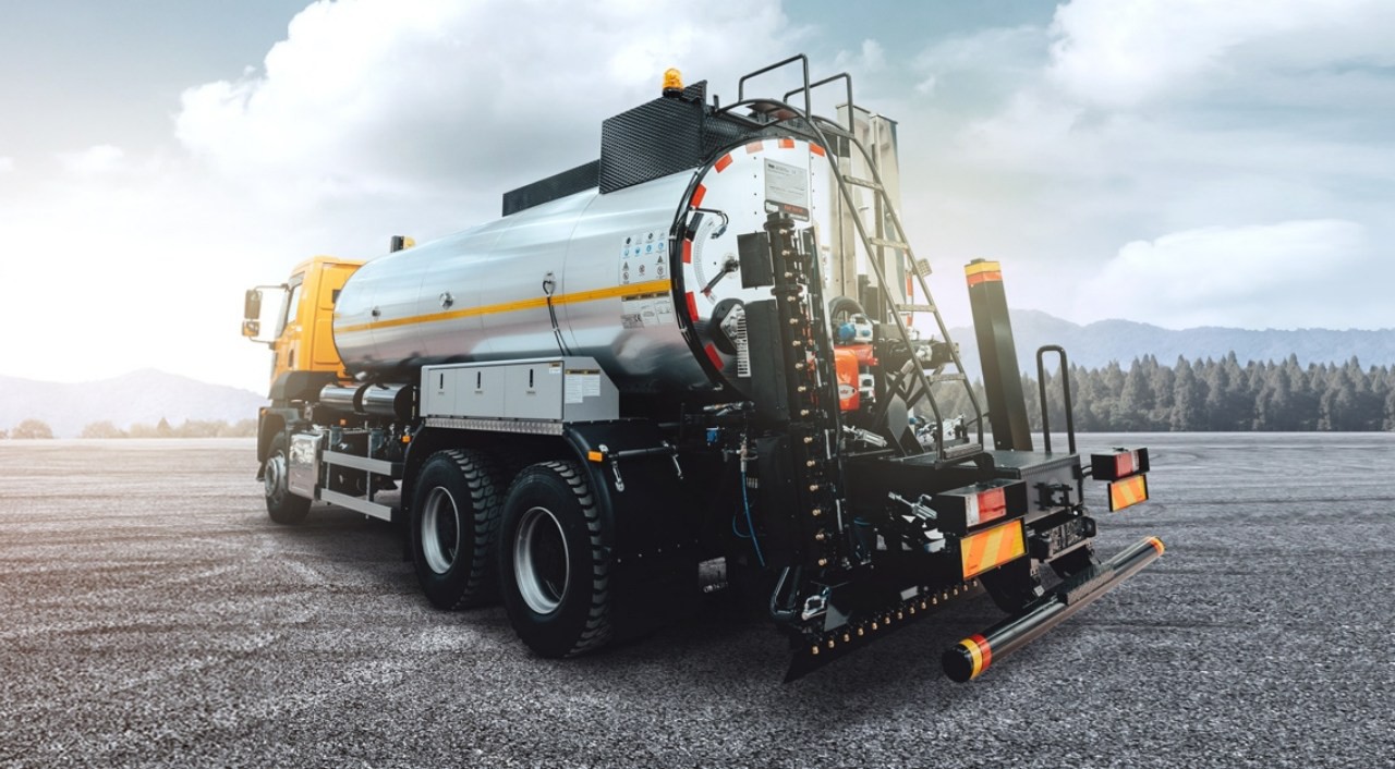 Bitumen Sprayer Insulated Bucket Truck Safety Tips - Knowledge