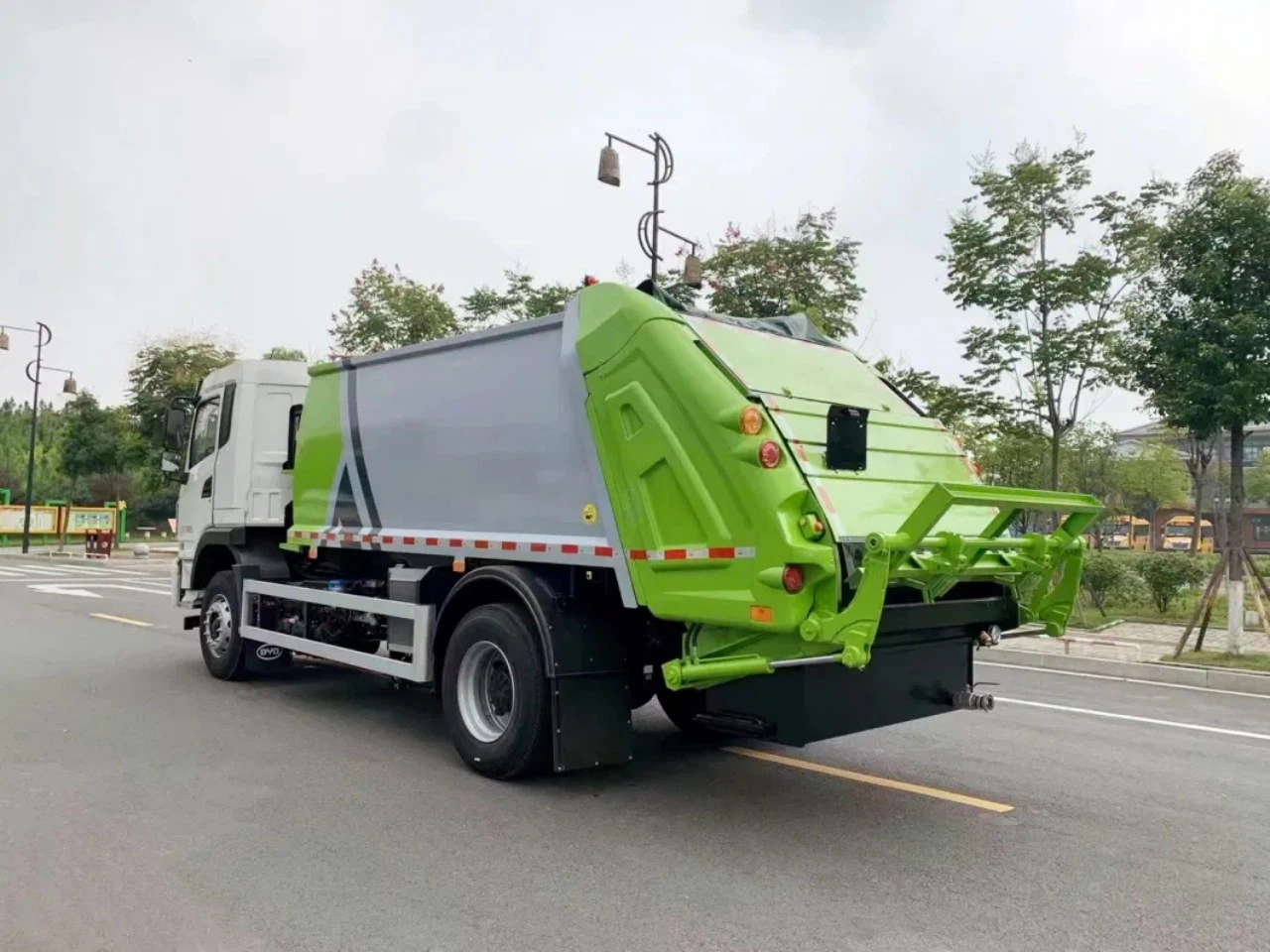 China High Quality 12CBM 4×2 Electric Garbage Disposal Truck ...