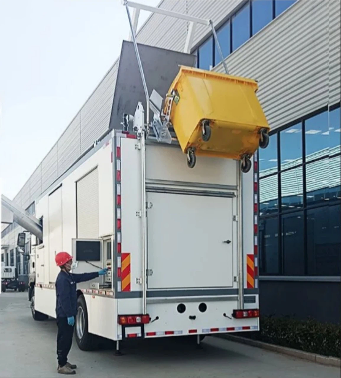 China High Quality Biohazard Medical Waste Truck On-Site Microwave ...