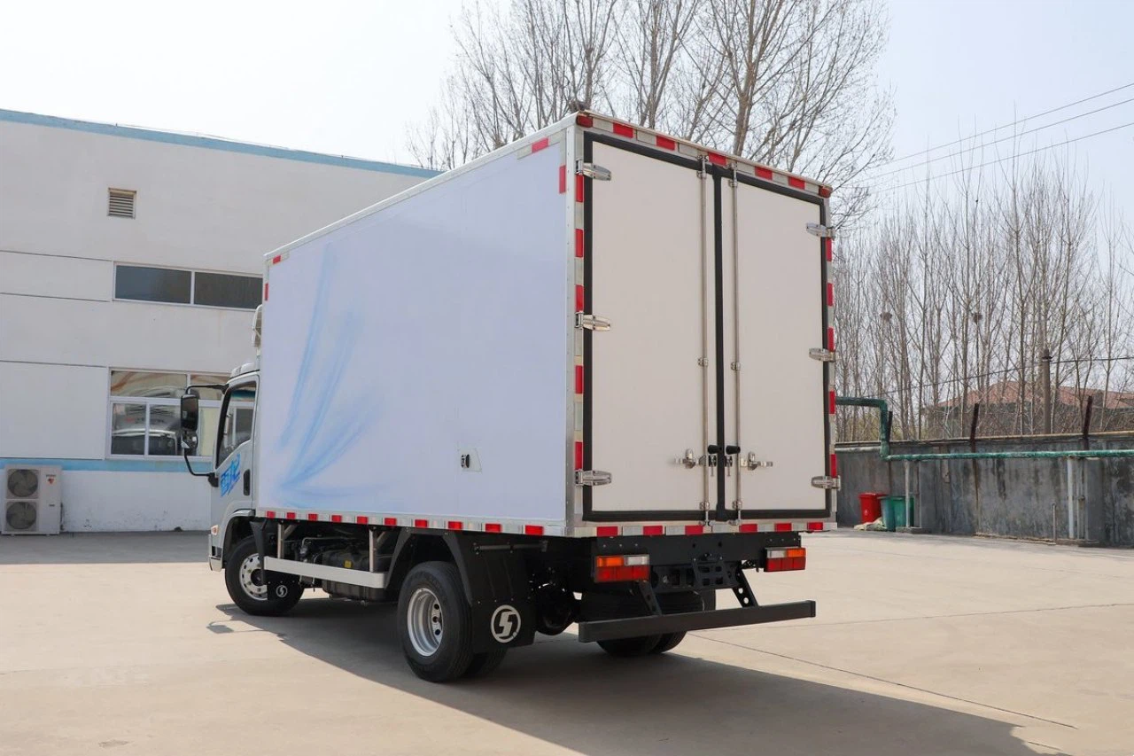 China High Quality SHACMAN Insulated Reefer Van With Barn Doors ...