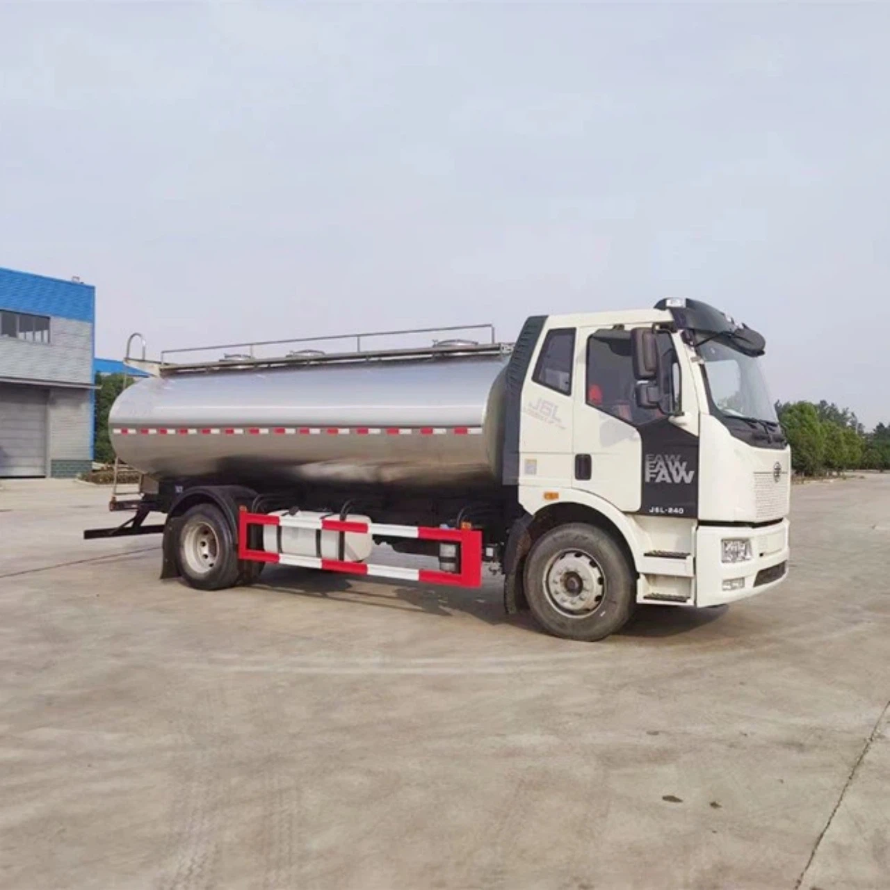 How Much Milk in a Tanker Truck? - Knowledge