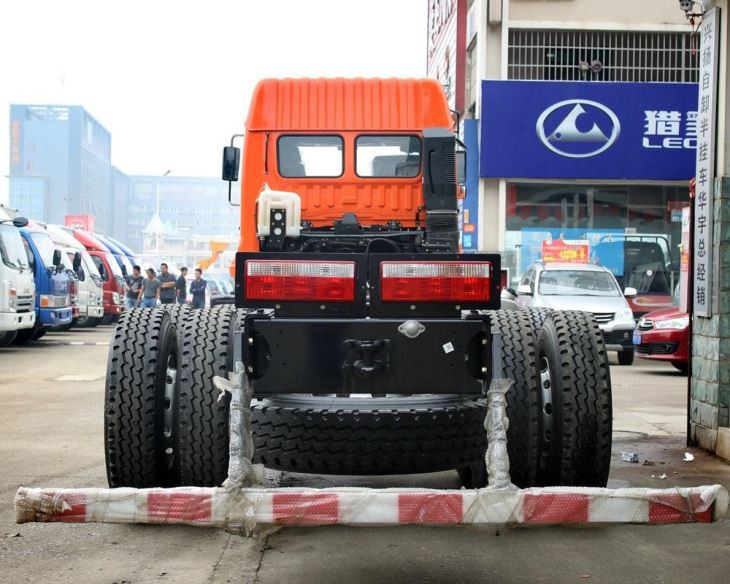 China High Quality 18 Ton Hook Loader Truck Chassis Manufacturers ...