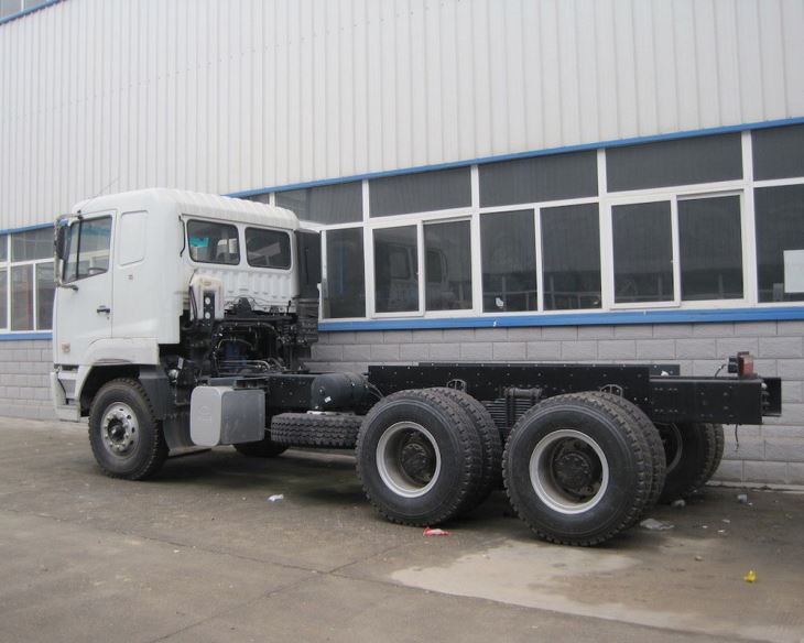 China High Quality Chassis For Hook Loader With Crane Manufacturers ...