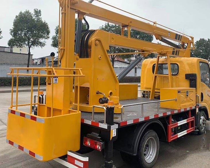 China High Quality 13m Articulated Sky Lift Truck Manufacturers ...