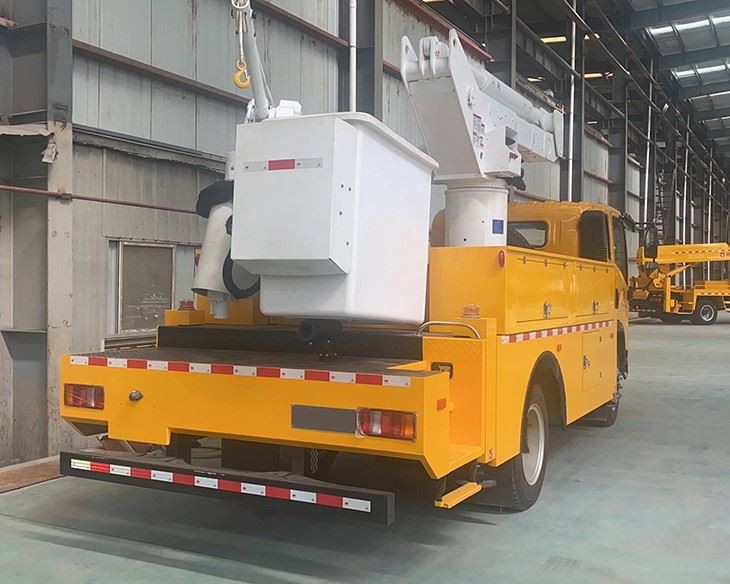 China High Quality 17.5m Insulated Bucket Lift Truck Manufacturers ...