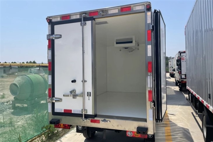 China High Quality 4x2 Food Delivery Vehicle Refrigerated Truck ...