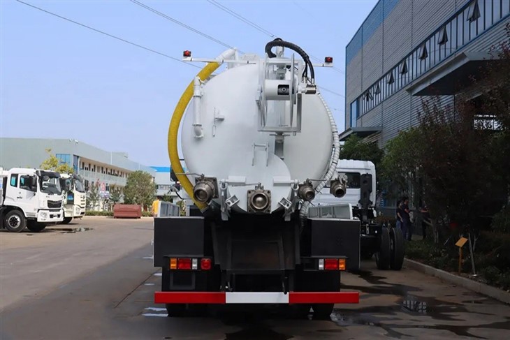 China High Quality 6 Wheelers 12 CBM Sucker Truck Manufacturers ...