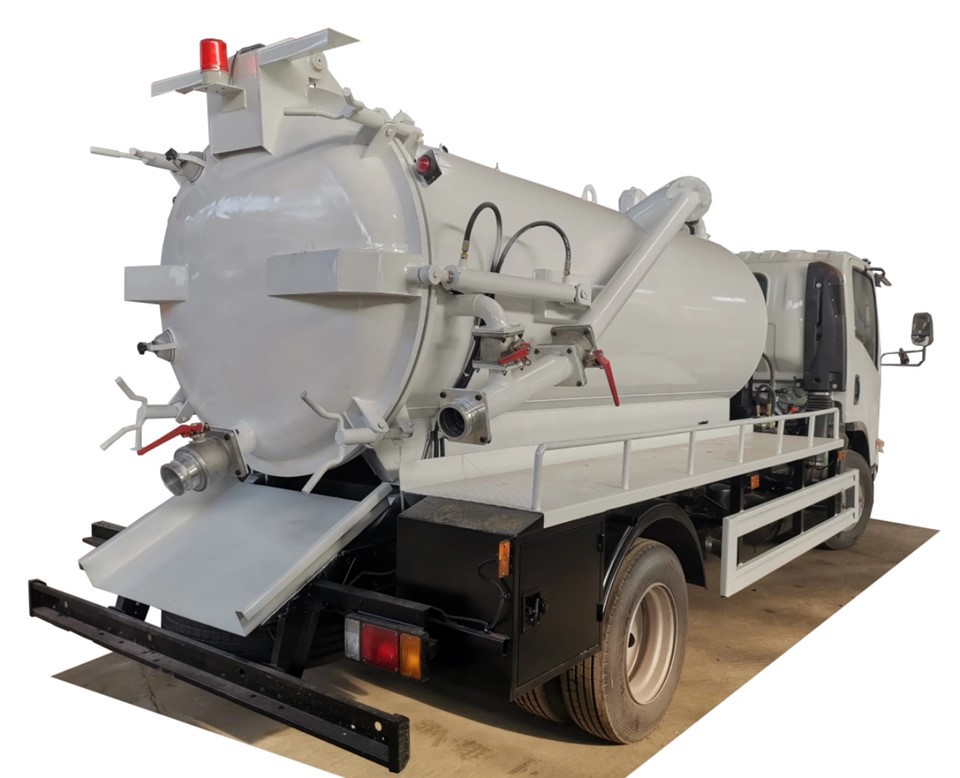 China High Quality 6 Wheelers 6000 Liters Sewage Tank Truck ...