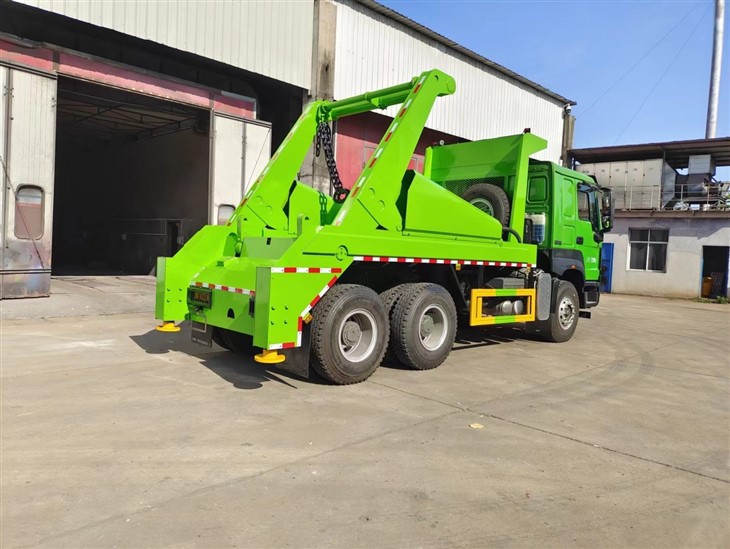 China High Quality HOWO 12 Tons Skip Lift Garbage Truck Manufacturers ...