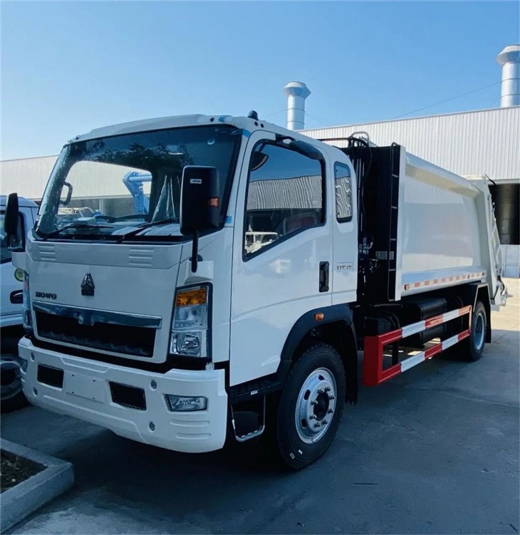 China High Quality HOWO 6 CBM 4X2 Rear Loader Garbage Truck ...