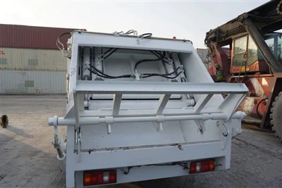 China High Quality 10 CBM 4x2 Rear Loader Compactor Garbage Truck ...