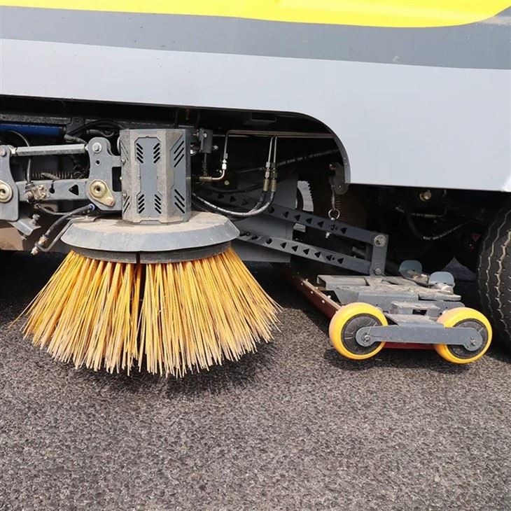 China High Quality Electric Airport Sweeper 700 Liters Manufacturers ...