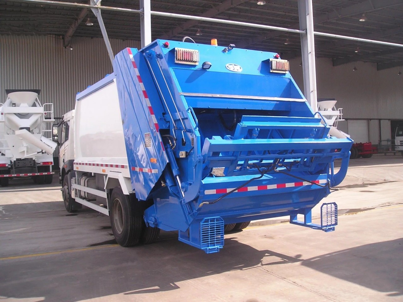 Optimize Collection: Rear Loader Garbage Trucks for Efficient Waste ...