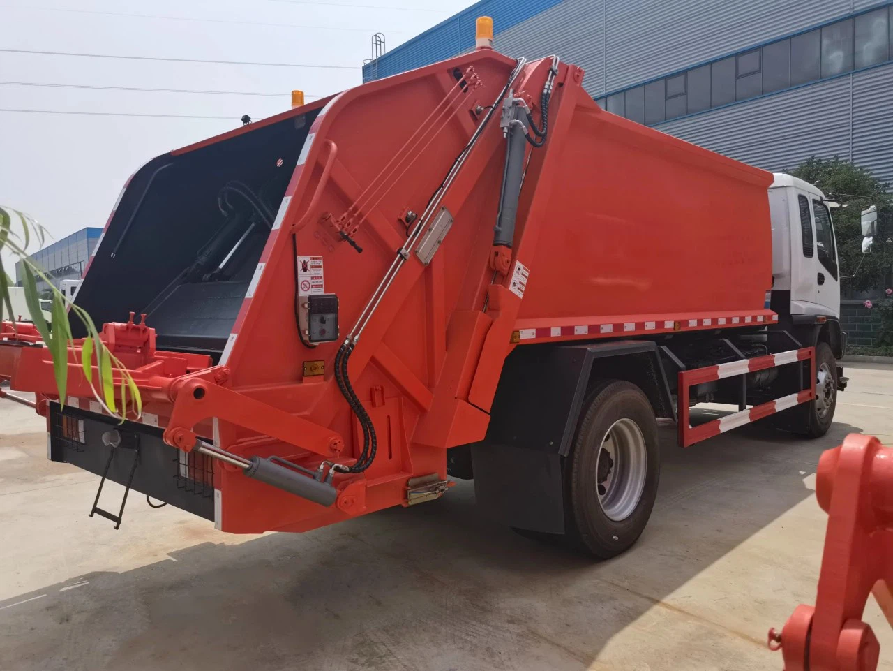 Rear Loader Garbage Trucks: Efficient Waste Collection Solutions for ...