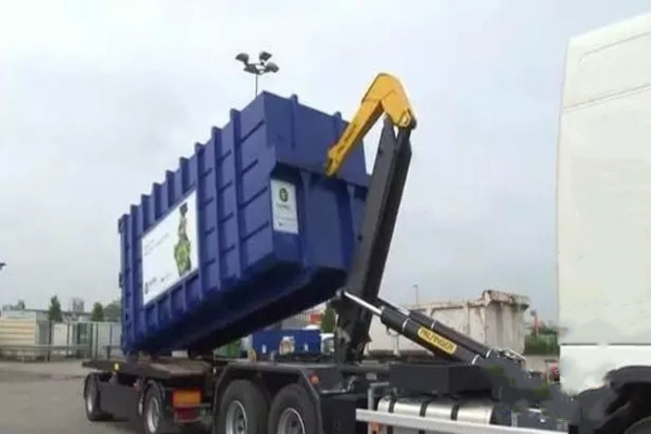 Hook Loader Garbage Trucks: Flexible Waste Disposal with Quick-Change ...