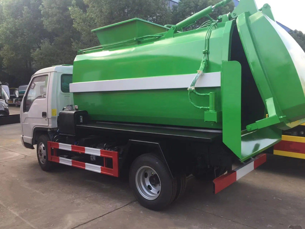 Side Loader Garbage Trucks: High-Capacity, Automated Waste Collection ...