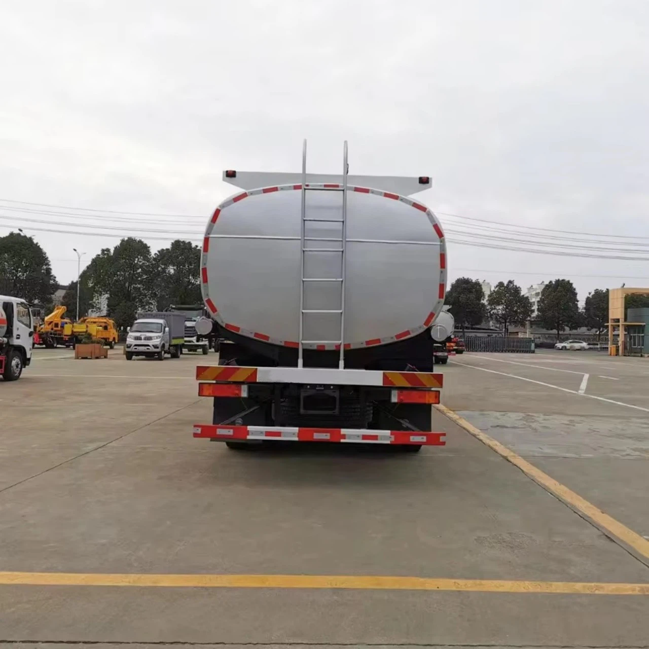 Chemical Tank Truck: Design, Uses, and Safety Precautions - Knowledge