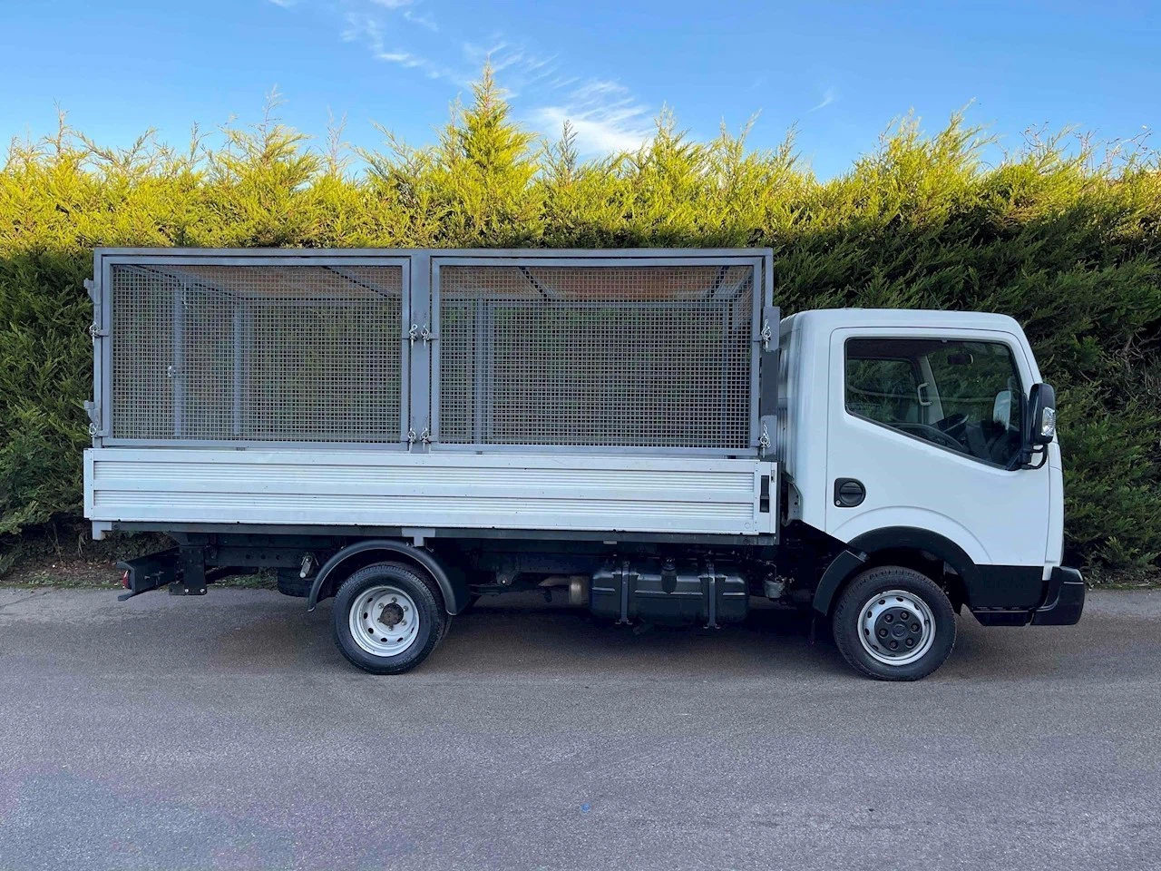 Caged Box Trucks: Secure Transport for Specialty Cargo Needs - Knowledge