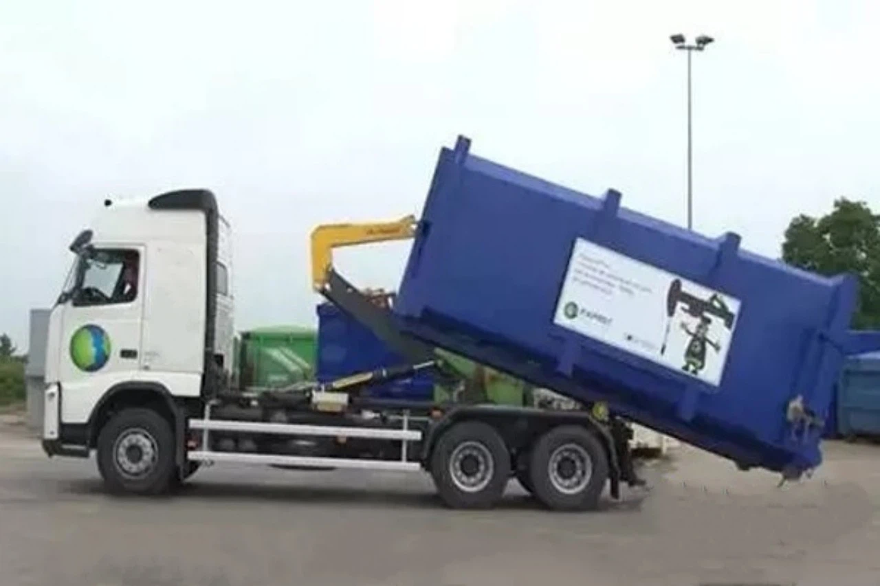 Understanding Hook Loader Garbage Trucks: Features and Applications ...