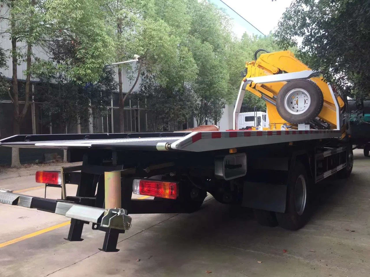 Crane Tow Truck: Lifting & Towing Combined for Maximum Efficiency ...