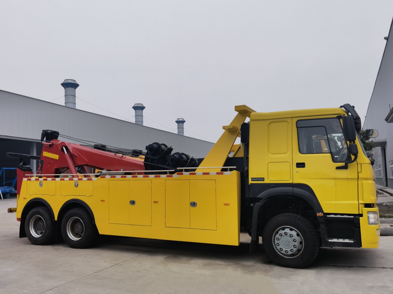 Wrecker Tow Trucks: Heavy-Duty Towing and Vehicle Rescue Specialists ...