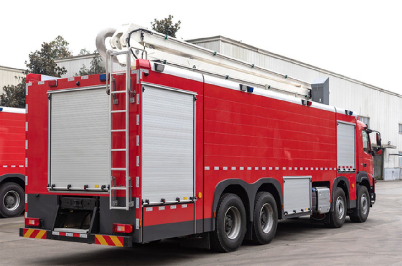 Watertower Fire Truck – What It Is, How It Delivers High-Volume Water ...