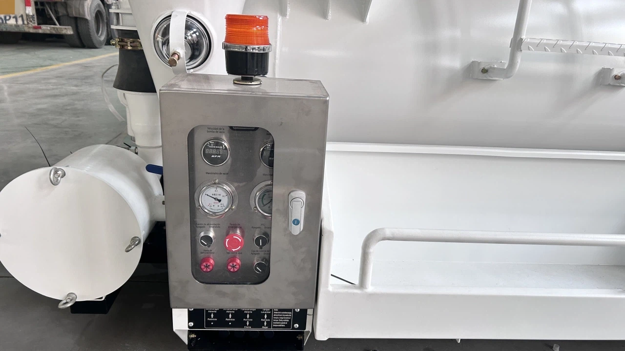 China High Quality 6000 Liters Vacuum Sewer Body Manufacturers ...